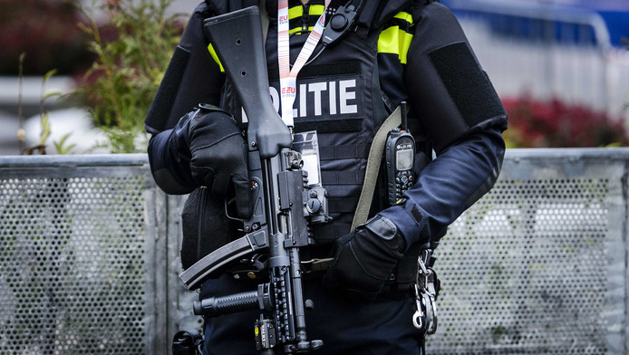 'Beter politie dan militairen met geweren op straat' | Binnenland | AD.nl