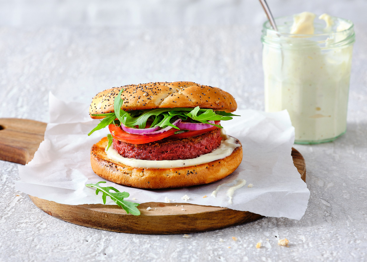 ‘Dit smaakt echt naar vlees!’ De veganburger is eindelijk gearriveerd ...