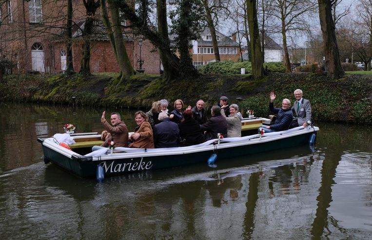 Moedige Bootvissers huldigen nieuwe boot Marieke in | Lier | Regio | HLN