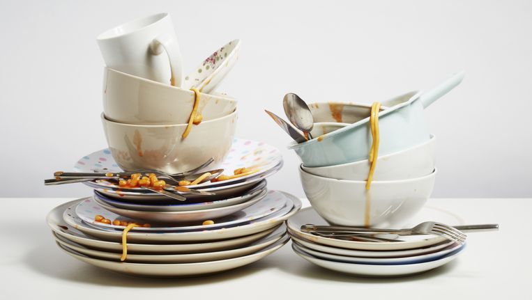 Onze huisgenoot laat zijn afwas zes dagen staan | TROUW