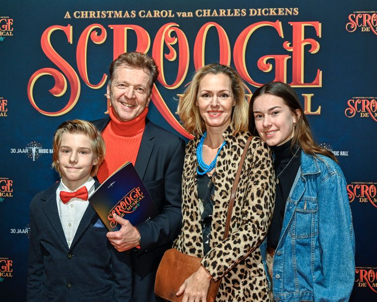 IN BEELD. BV's in kerstsfeer op première musical ‘Scrooge’ | Showbizz | HLN