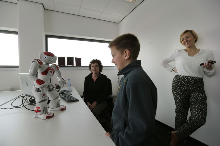 Zorg-robot krijgt butler als broertje | Diepenbeek | Regio | HLN