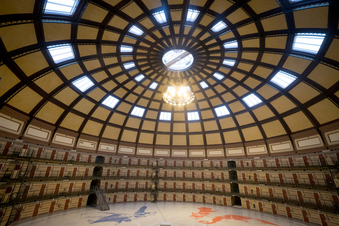 Koepelgevangenis Arnhem levert rijksoverheid 3,1 miljoen euro op | Foto ...