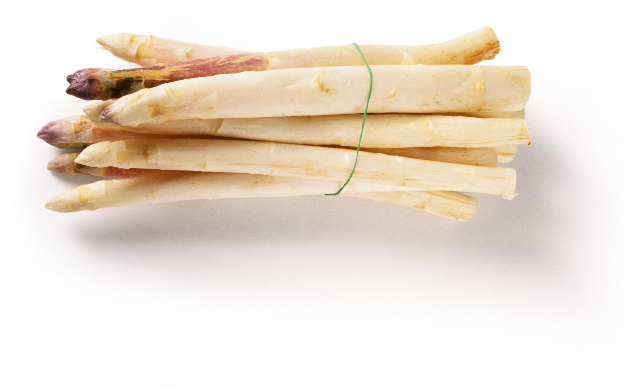 Feestelijke aspergesoep | Trouw