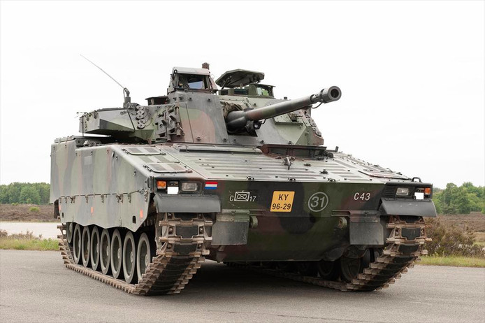 Tank schiet bij oefening op militairen | Binnenland | AD.nl