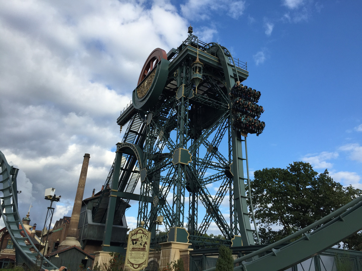 Eftelingbezoekers twintig minuten vast in achtbaan de Baron 1898 | Foto ...