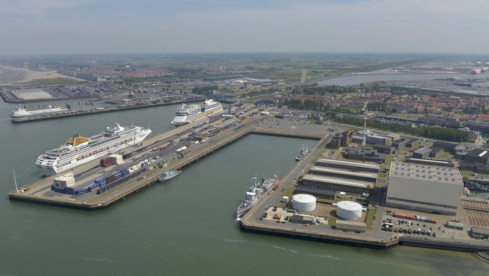 Le port de Zeebrugge, premier mondial pour le transport de véhicules ...
