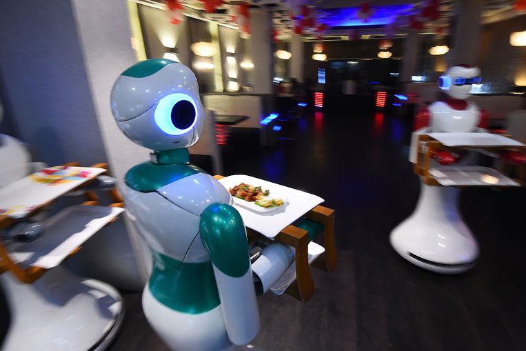 Beeld van de week: dit is Nepals eerste robot-ober | De Volkskrant