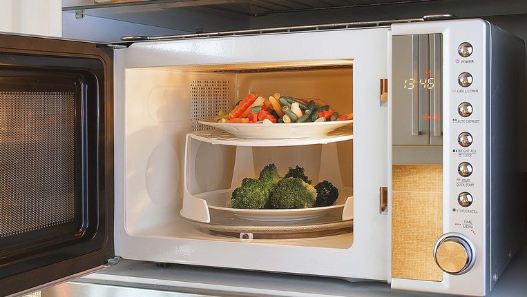 Wat doet de magnetron met uw eten? Dit zegt de wetenschap | De Morgen