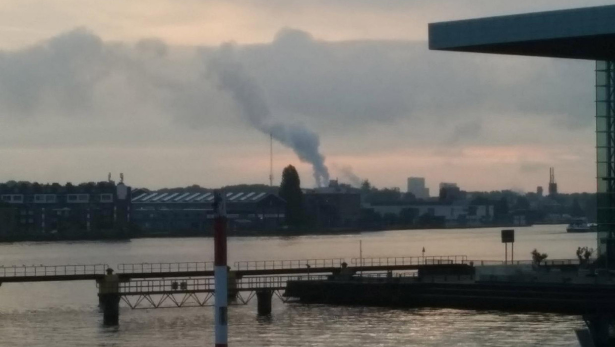 Grote brand Volendam tot in Amsterdam te zien | Het Parool