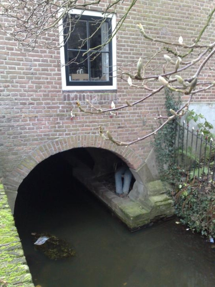 'Zwerver' onder brug | Harderwijk | destentor.nl