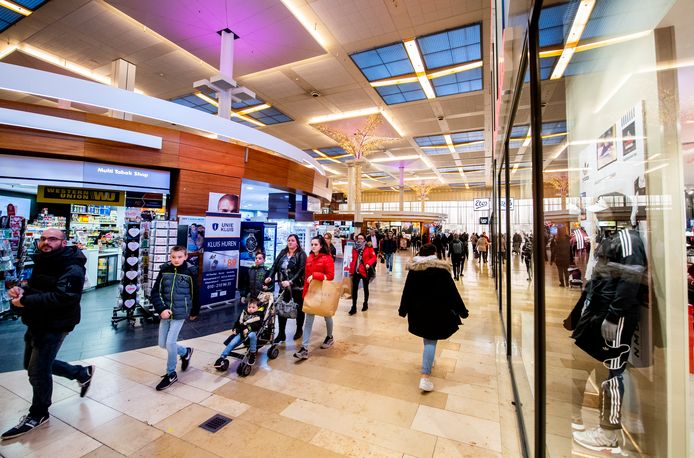 Winkelcentrum Zuidplein nu echt op de schop: meer winkels en horeca ...