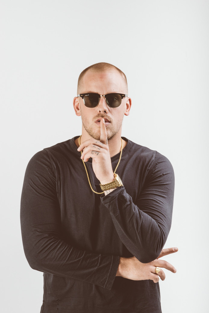 Ophef in gelovig Hardinxveld over optreden rapper Jebroer ...