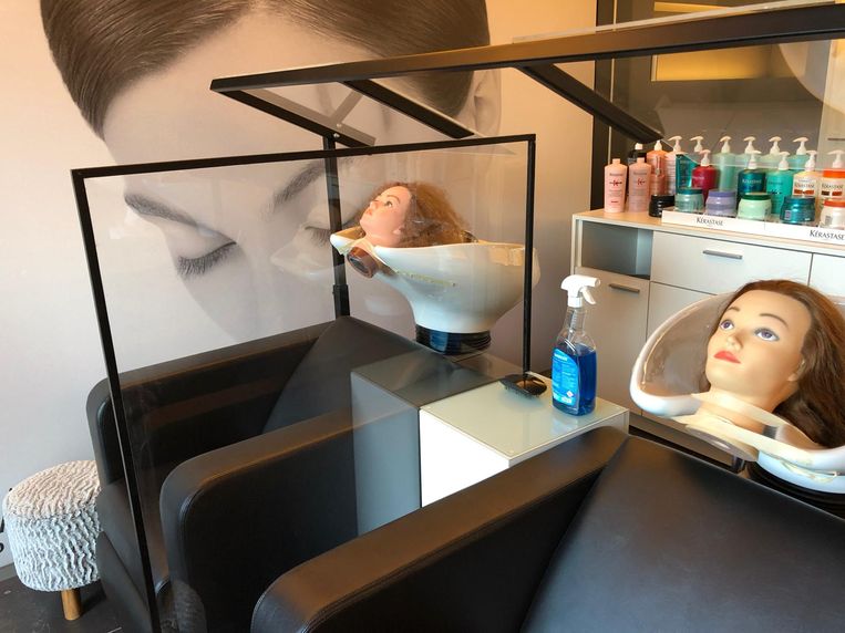 Coronaproof kappen doe je zo: kapper Jan laat zelfs luifels lassen voor ...