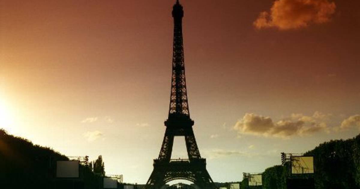 La Tour Eiffel repeinte pour ses 120 ans | Show | 7sur7.be