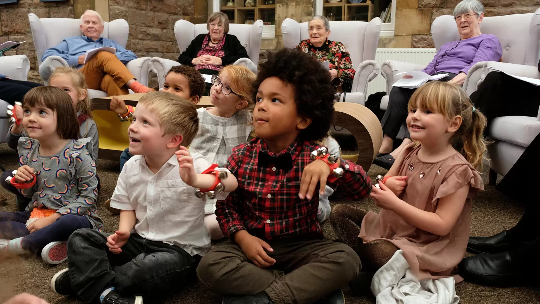 old-people-s-home-for-4-year-olds-uk-de-leukste-fragmenten-en-acties