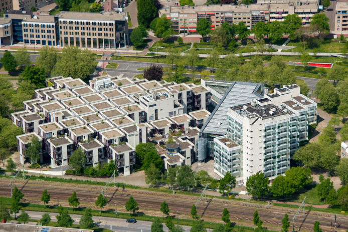 Beroemd Centraal Beheer-pand in Apeldoorn komt nog dit jaar weer vrij ...