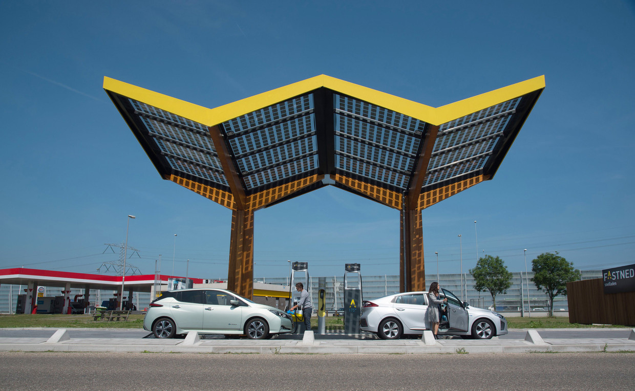 Fastned hengelt naar miljoenen voor laadstations elektrische auto’s ...