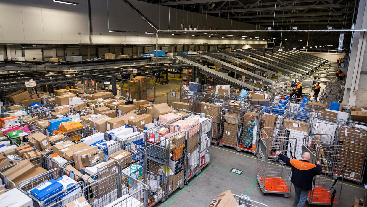 Nieuw distributiecentrum PostNL in Duivendrecht | Het Parool