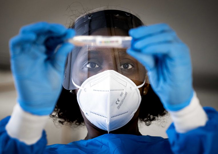 Meer mensen met corona in ziekenhuis en hogere ic-bezetting | De Volkskrant