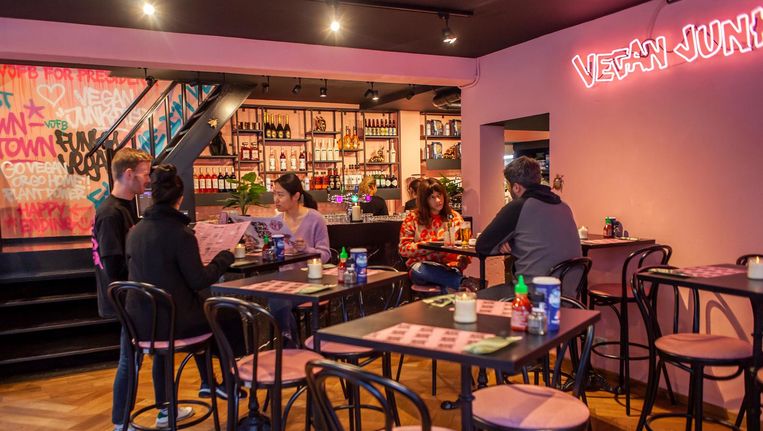 Restaurant Vegan Junk Food Bar Downtown | Het Parool