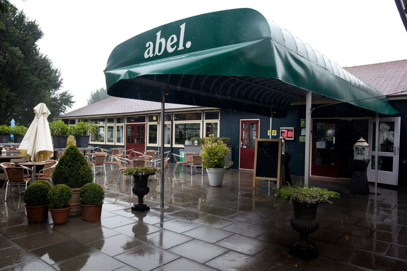 Veel steun voor eigenaren afgebrand restaurant Abel | Foto | AD.nl