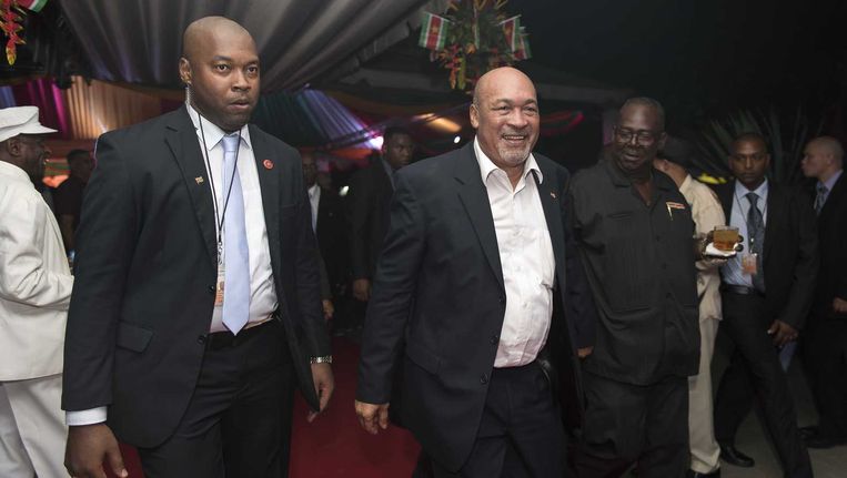 Bouterse 'getuigt' over moorden in jaren '80 | Het Parool