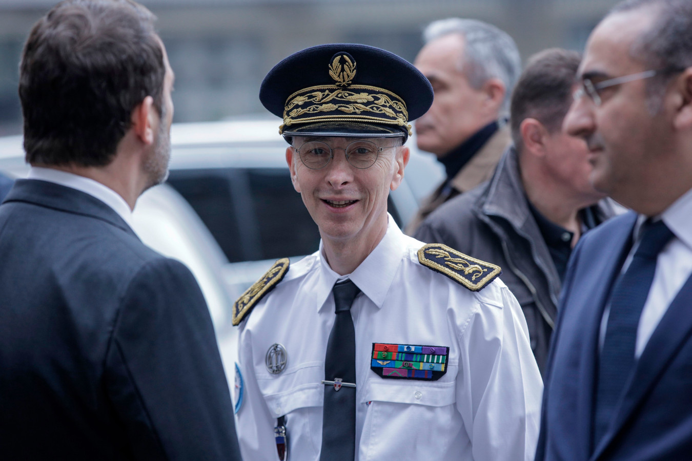 Le képi du préfet de police de Paris amuse le web | Foto | 7sur7.be