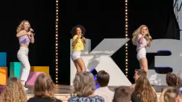 Julia, Kato & Chanel geven startschot met ‘De Wereld Van K3’ - K2 zoekt K3