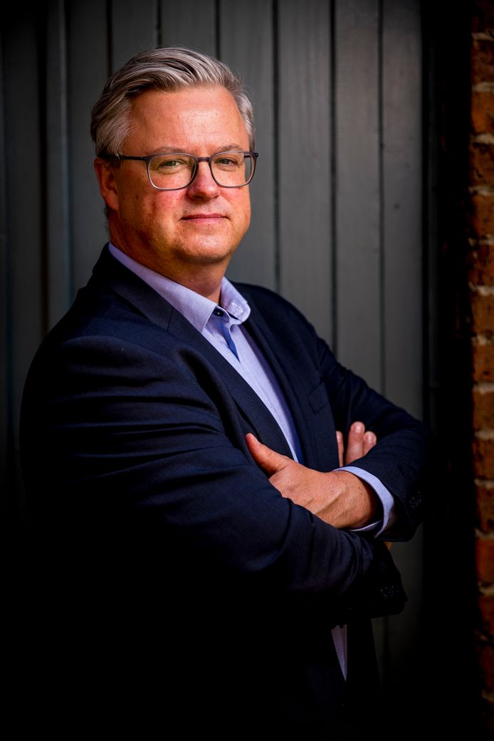 Politiek expert Carl Devos: “We moeten naar minder en grotere partijen ...