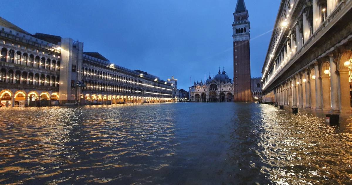 Vloedgolven en defecte waterkering zetten Venetië onder water ...