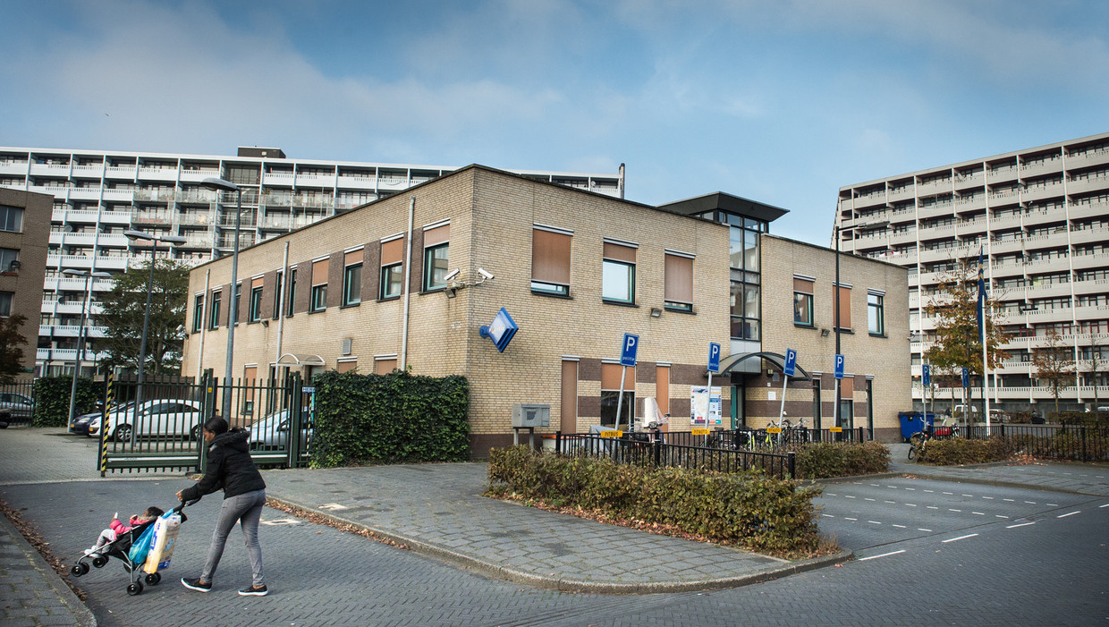 'Politie verliest contact met de buurt door sluiting bureau's' | Het Parool