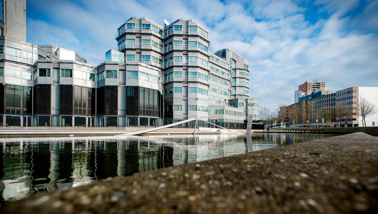 AIVD moet terug naar adagium 'open waar het kan, geheim waar het moet ...