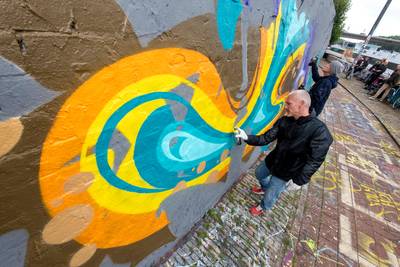 ‘Brave’ graffiti van veertig artiesten op kademuren in Arnhem - Oozo.nl