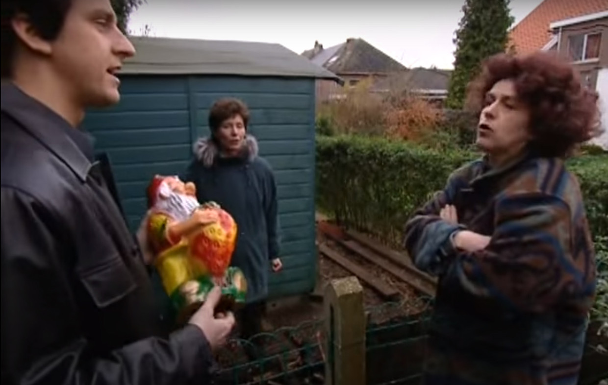 ‘In de gloria’: de burenruzie. ‘Hoe doede gij nu, ik herken u bijna ...