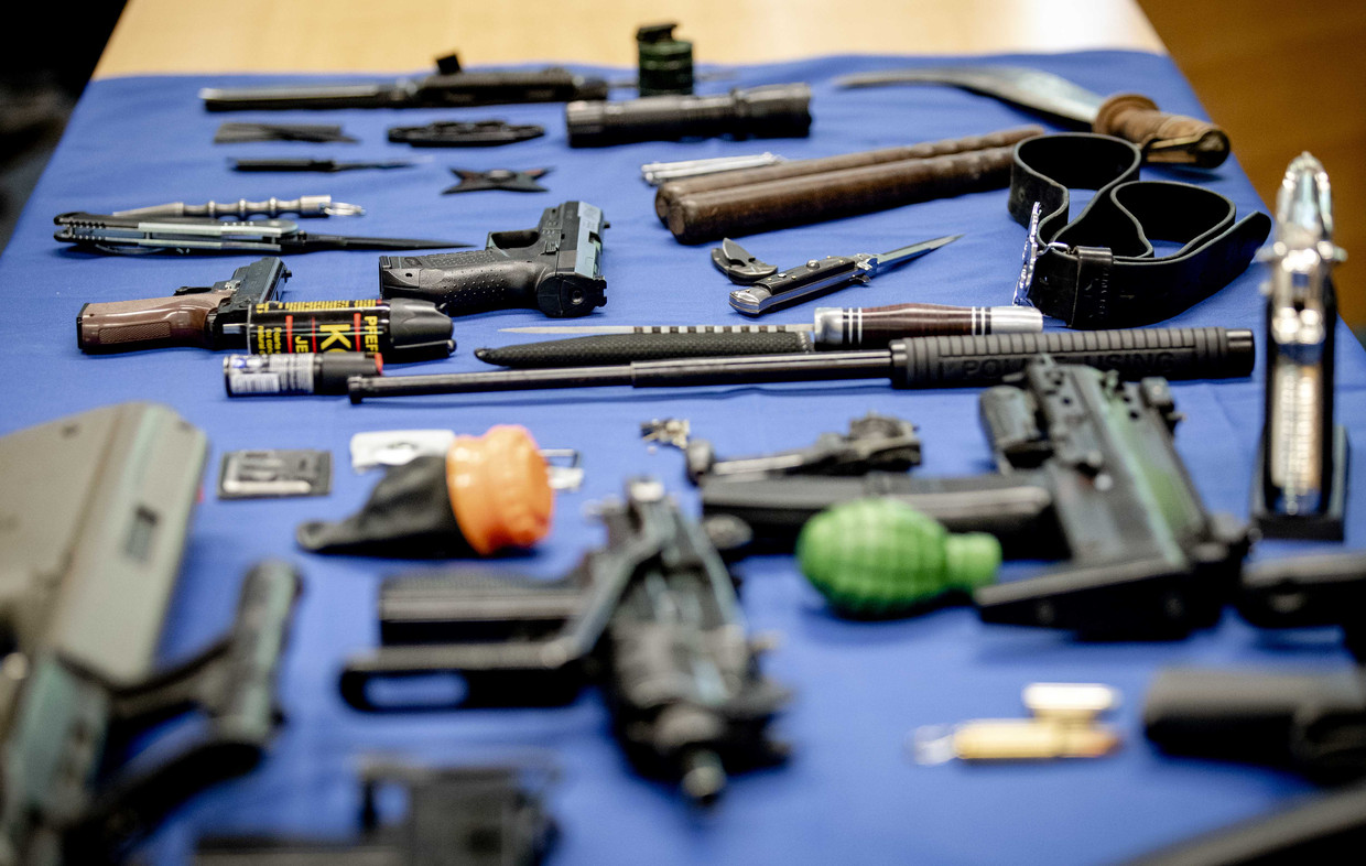 1040 wapens aangetroffen op Schiphol in 2019 | Het Parool