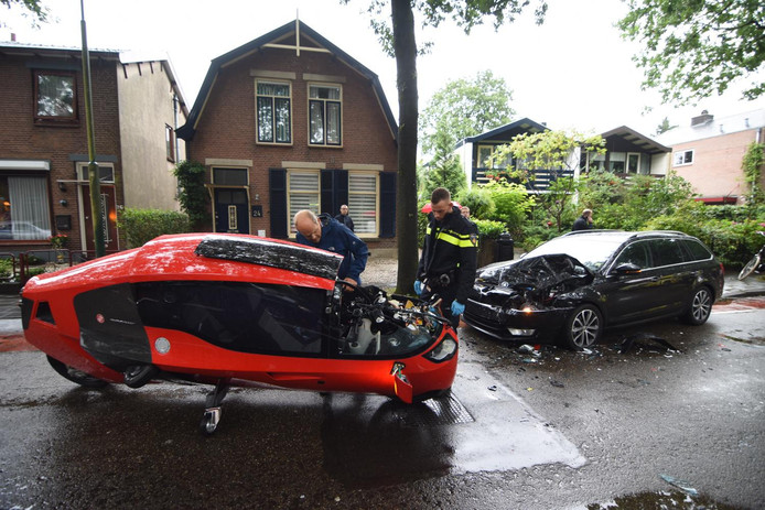 Uithuilen na ongeluk met zeldzame overdekte motor | Utrecht | AD.nl