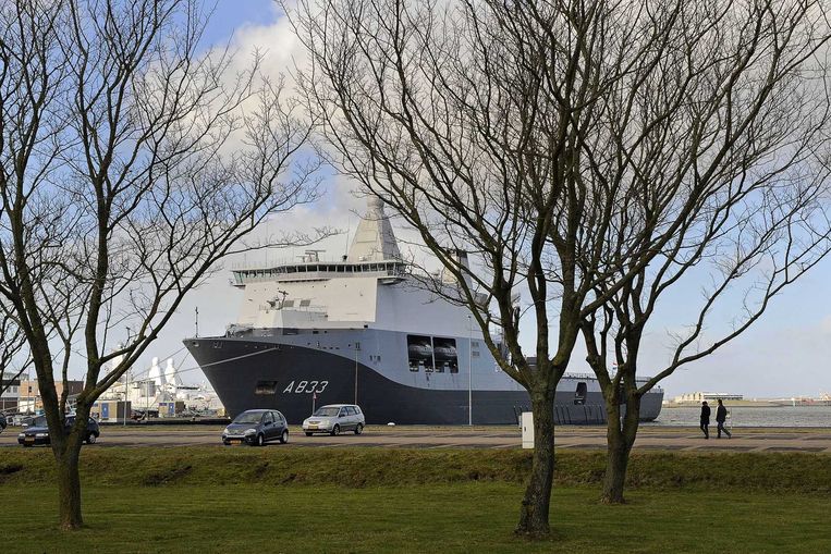 Inspectie: marineschepen liggen illegaal in marinehaven Den Helder ...
