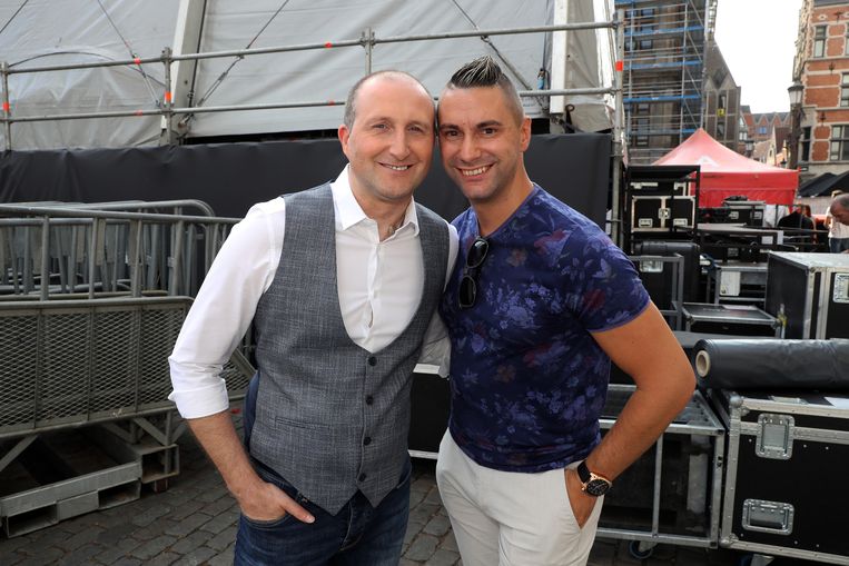 Charmezanger Yves Segers en zijn partner Tom zijn getrouwd | Showbizz | HLN