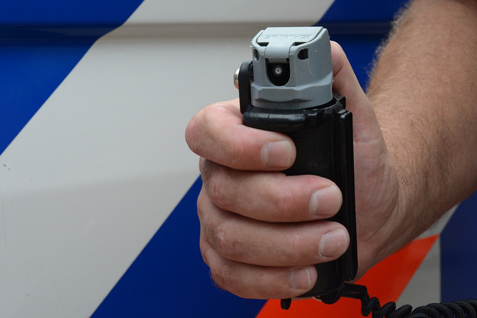 Pepperspraydiscussie in Lelystad: hoe mag je je dan wel verdedigen ...