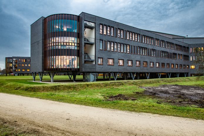 Deventer Ziekenhuis haalt broekriem aan en wil vastgoed verkopen ...
