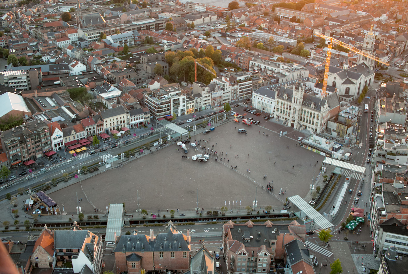 Geen tweede inrit voor parking Grote Markt, wel extra parkeerruimte op ... Geen tweede inrit voor parking Grote Markt, wel extra parkeerruimte op ...
