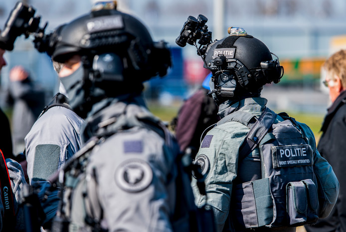 Spectaculaire inval in Arnhemse flat | Arnhem | gelderlander.nl